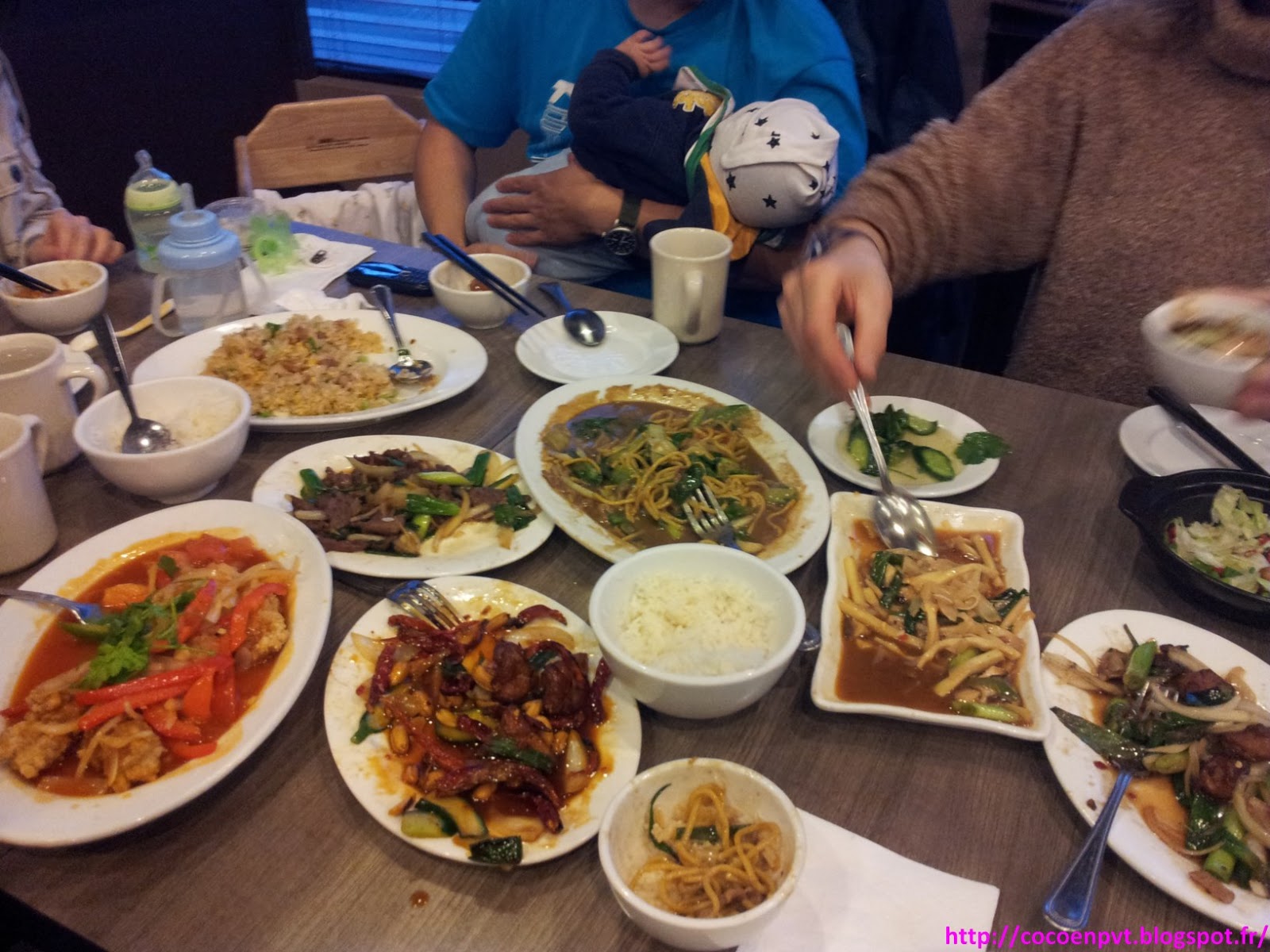 Coco en PVT: Repas chinois avec l'équipe de l'auberge